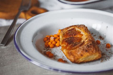 Слойки с абрикосами Очень простой и быстрый рецепт