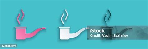 파란색 배경에 격리 된 연기 아이콘으로 연기 파이프를 잘라 종이 를 잘라 담배 파이프 종이 아트 스타일입니다 벡터 일러스트레이션 3차원 형태에 대한 스톡 벡터 아트 및 기타