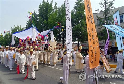 동학농민군 지도자 유골 실은 상여 연합뉴스