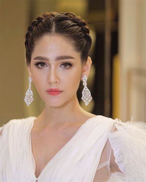 30 ไอเดียทรงผมออกงานกลางคืน สวย ปัง และเรียบร้อย ทรงผมเพื่อนเจ้าสาว