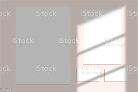 벡터는 공백을 모의합니다 그림자 오버레이 효과입니다 투명 소프트 라이트 및 창 그림자 투명 창 그림자와 자연 번개의 모형 10 Eps 메쉬 0명에 대한 스톡 벡터 아트 및