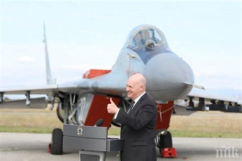 Помощник държавният секретар на САЩ по политико военните въпроси посети авиобаза Граф Игнатиево