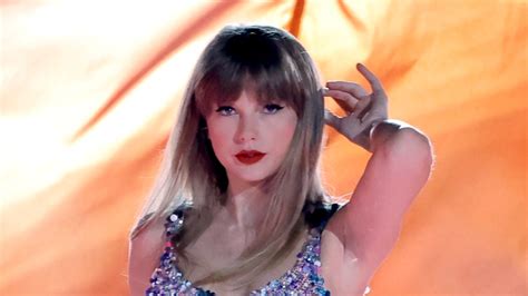 Taylor Swift Joe Alwyns Breakup Sends Swifties Spiraling