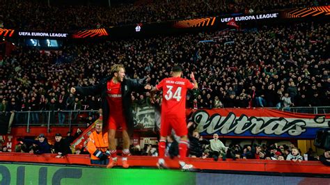 Fc Twente Zet Hakken In Het Zand En Weigert Salah Eddine Na