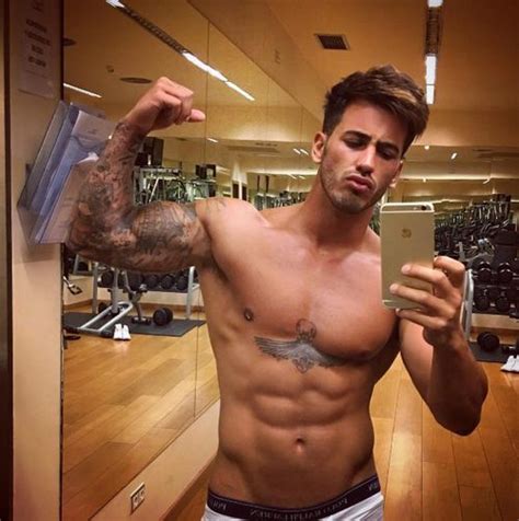 Iván González concursante de Supervivientes presume de bíceps en el gimnasio Fotos en