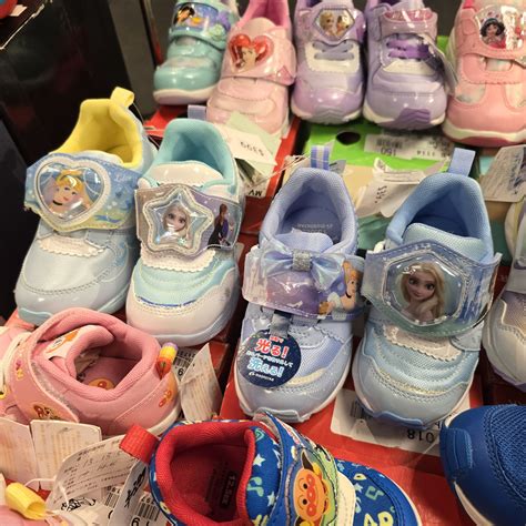 Harbourcitybazaar 名牌服飾．童裝玩具．家品廚具．旅行用品 Christmas Sale 🥿👟👞aiuti Ciano Bella Freyaz Josef