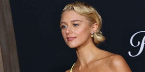 4 Hot Sexy Julia Elise Bikini Pics