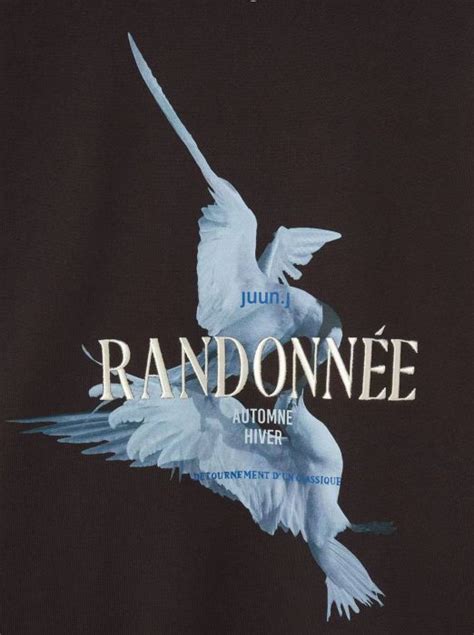 Черная футболка с белой птицей