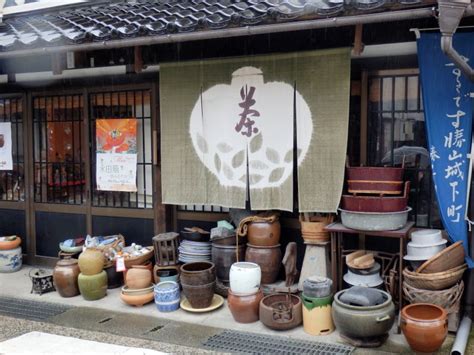 のれんの町岡山県真庭市勝山地区 山野草植物めぐり