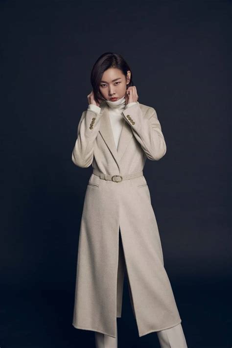 패션엔 한혜진 패션 끝판왕 가을 여심 유혹하는 테일러드 슈트룩