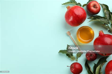 연한 파란색 배경에 로쉬 하샤나 휴일 속성플랫 평지 구성 텍스트 공간 0명에 대한 스톡 사진 및 기타 이미지 0명 건강한 식생활 공휴일 Istock