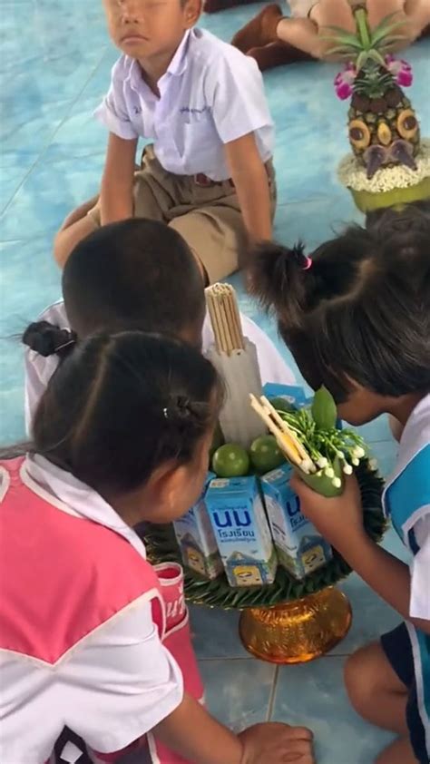 หมดกล่องก่อนถึงมือครู เมื่อใช้นมโรงเรียนมาทำพาน รอนานๆ หมดกล่องเลยแล้วกัน