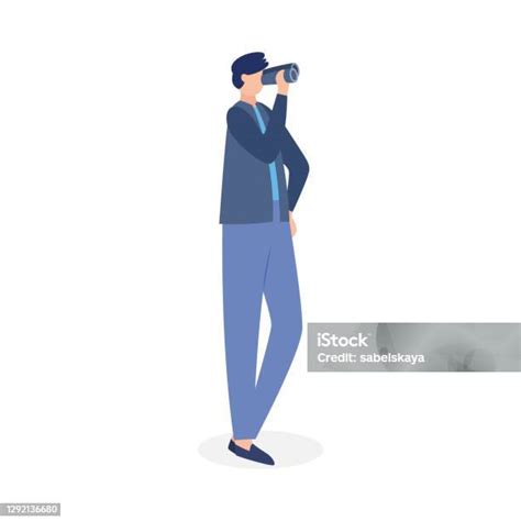 쌍안경이있는 사업가 스파이 유리를 통해 찾고 만화 남자 남자에 대한 스톡 벡터 아트 및 기타 이미지 남자 쌍안경 거리가