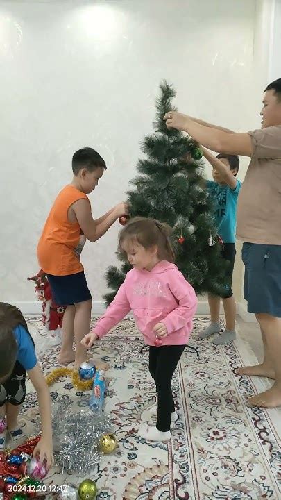 Украшаем ёлку Youtube