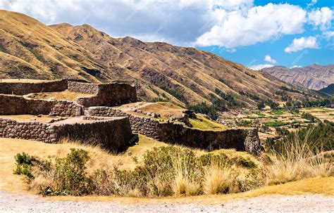 Premium Photo Puka Pukara Fortress In Cusco Peru