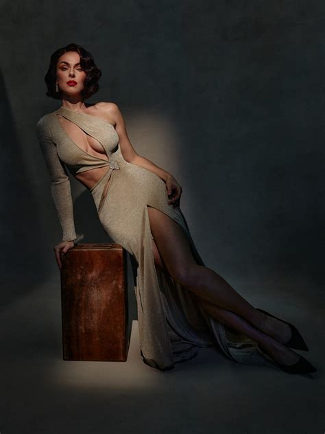 Serinda Swan Exposed Tits In Deep Cleavage Photos The Fappening