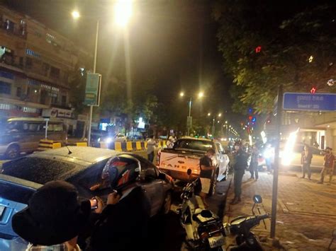 រថយន្តបីគ្រឿងបុកបន្តកន្ទុយគ្នាបណ្តាលឲ្យរងការខូចខាតខ្លះធ្ងន់ខ្លះស្រាល សារព័ត៌មាន នគរវត្ត