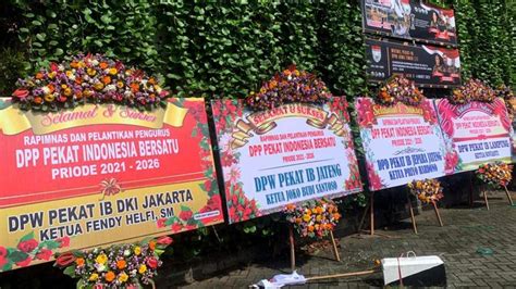 Deretan Karangan Bunga Penuhi Lokasi Rapimnas Pekat Ib