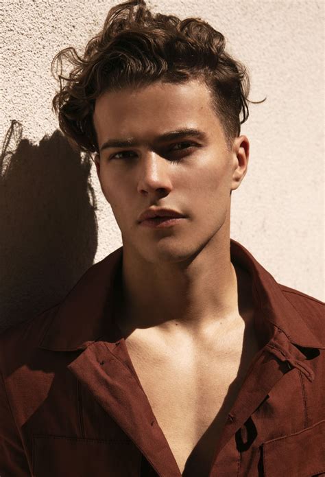 Crew Warner Louie Robert