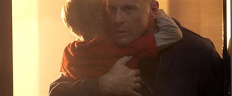 Hostage Movie Review And Film Summary 2005 Roger Ebert