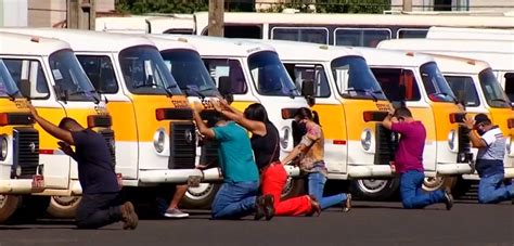 Jornal Somos Motoristas De Transporte Escolar Fazem Carreata Pedindo