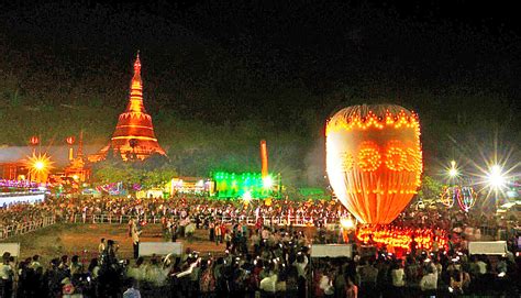 တန်ဆောင်မုန်းလပြည့်နေ့ သာမညဖလအခါတော်နေ့ တွင် အမြို့မြို့အနယ်နယ်၌ စည်ကားများပြားမှုမြင်ကွင်း