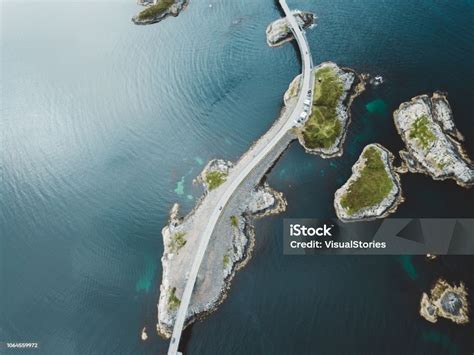 멋진 다리도로 및 작은 바위 섬에 노르웨이 바다의 항공 보기 0명에 대한 스톡 사진 및 기타 이미지 0명 경관 공중 뷰 Istock