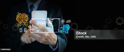 Ai 기술 챗봇 Ai와 채팅하세요 한 남성이 스마트폰에서 생성형 대화형 챗봇의 가상 그래픽을 사용하여 교육 비즈니스 기술 혁신을 위한 언어 모델과 소통합니다 인공지능에 대한