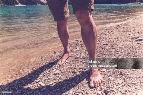 백 운 석 알프스 남쪽 티 롤 이탈리아 유럽에서 호수 Braies 걷는 수석 남자의 클로즈업 2018년에 대한 스톡 사진 및 기타 이미지 Istock