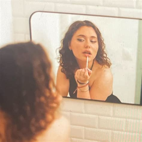 Hélène Helenelehr On Threads