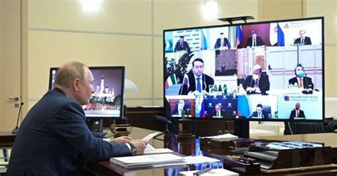 이탈리아 대기업 Ceo들과 화상 회의하는 푸틴