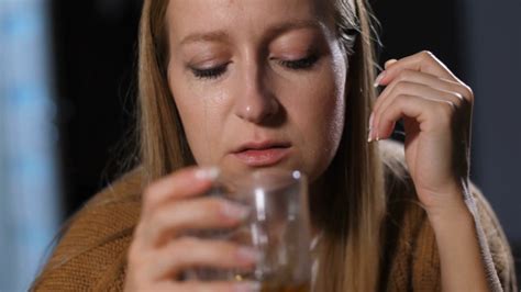 Video Alcoholismo Cómo Afecta Tu Salud Healthclips Online