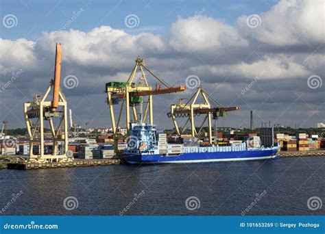 Loading Or Unloading Of A Bunker Tanker Editorial Stock Image Image Of Export Help 101653269