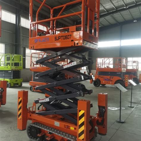 바퀴 달린 유압 구동 가위 플랫폼저렴한 가격 바퀴 달린 유압 구동 가위 플랫폼 구매