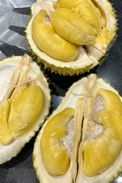 အရမ်းတော်တယ်ကောင်မ Added A New Photo အရမ်းတော်တယ်ကောင်မ