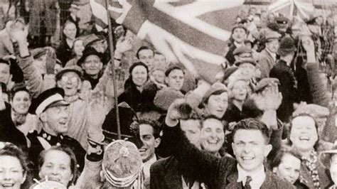 The Robin Hood Policemen Who Stole From The Nazis Bbc News