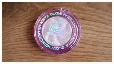 Floating In Dreams Reviews Makeup Fashion Everyday Beauty Made Sense Essence Meta Glow