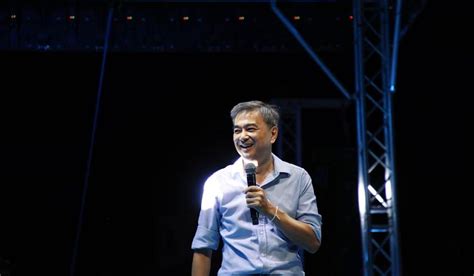 รวมรูปภาพของ เจาะทรัพย์สิน อภิสิทธิ์ เวชชาชีวะ มาร์ค นักการเมืองชื่อดัง กับเงินทองที่พอมี รูปที่