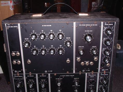 MOOG Model 10 SYNTHESISER Mannings Musicals