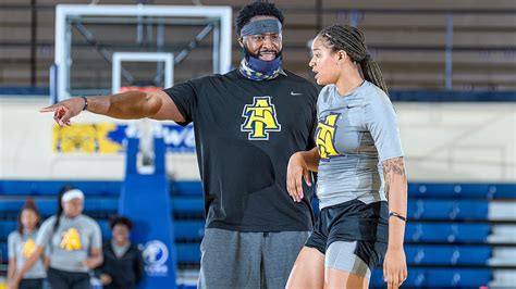 Aandt Extends Womens Hoops Coach Tarrell Robinson Hbcu Gameday