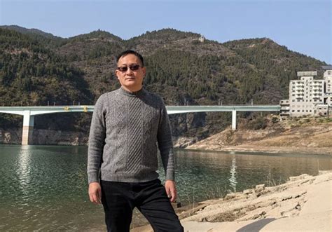 两会维稳升级 王全璋一家遭数十人上门滋扰 — 普通话主页
