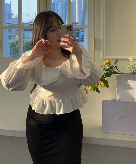 러브채채 55 88 스퀘어넥 프릴 크롭 블라우스 빅사이즈 통통녀 러블리 데이트룩 오피스룩 코디