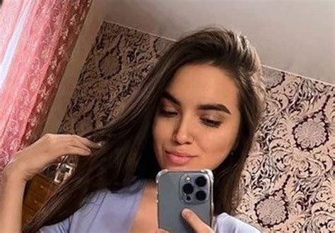 Selfie Girls 35 Pics