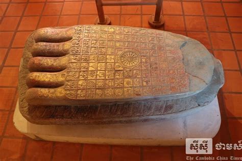 «ពុទ្ធបាទទម្ងន់ប្រមាណ៣តោនតាំងបង្ហាញក្នុងសារមន្ទីរព្រះនរោត្តមសីហនុ អង្គរ សុីសុីថាមស៍