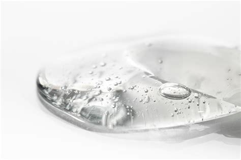 흰색 배경에 거품이 있는 화장품의 투명한 젤 질감 클로즈업 케어용 세럼 히알루론 건강관리와 의술에 대한 스톡 사진 및 기타 이미지 건강관리와 의술 기포 깨끗한