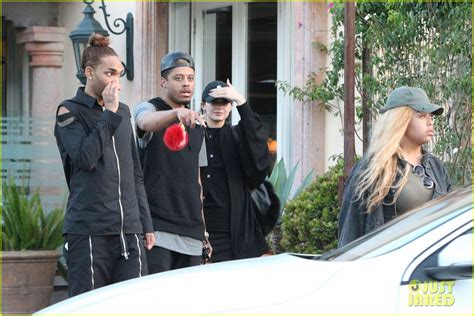 Kylie Jenner Gets A Visit From Dad Caitlyn At A Photo Shoot Photo Photo Gallery