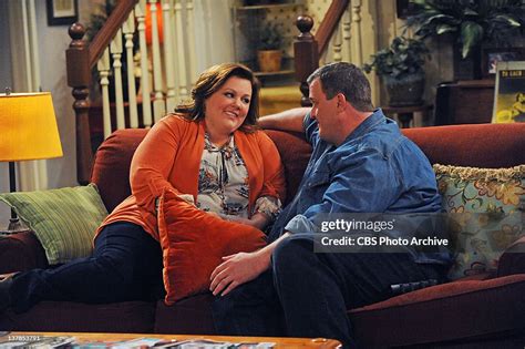 Joyces Choices Mike And Molly Discuss Joyces Date With Her