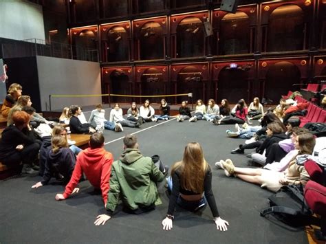 Els Alumnes De Lescola Pia Visiten El Teatre Lliure Fotonotícia