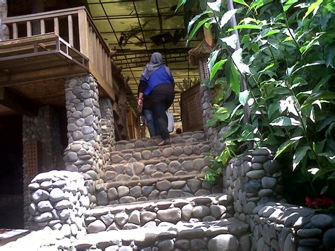 Rudi Santosa Rumah Makan Asep Stroberi