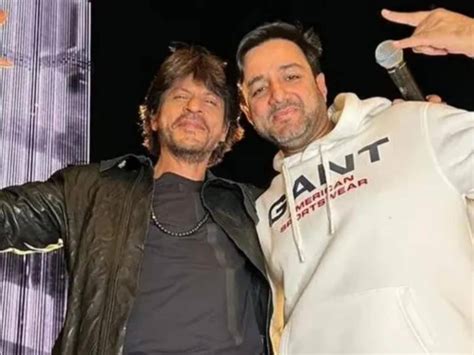 King Reason For Sujoy Ghosh Walking Out And Getting Replaced By Siddharth Anand From Shah Rukh